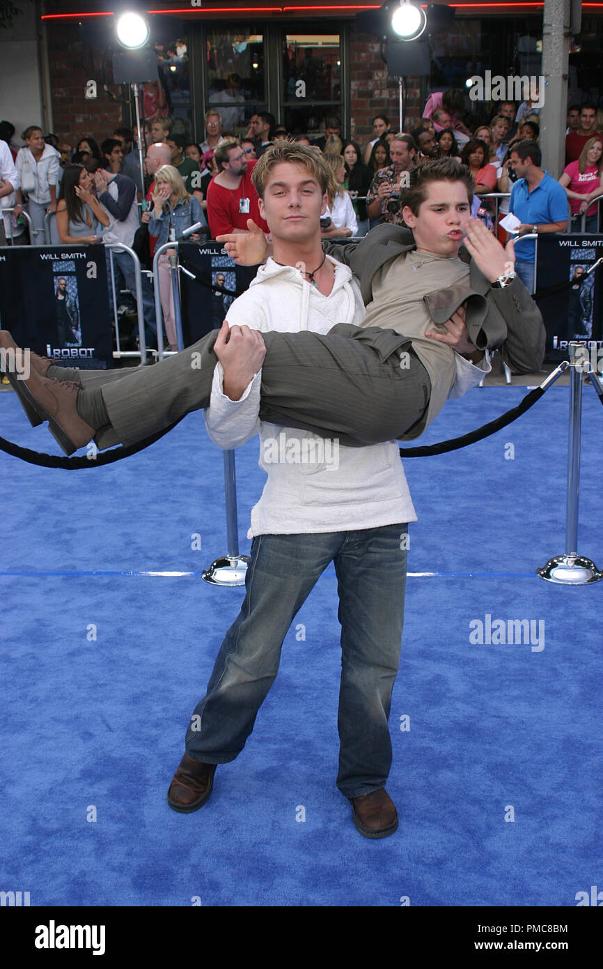 "I, Robot" Premiere 7-7-2004 Jack McDorman and Ryan Pinkston Photo by ...