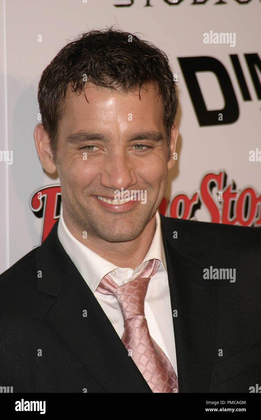 "Sin City" (Premiere) Clive Owen 03-28-2005 / Mann National Theater ...