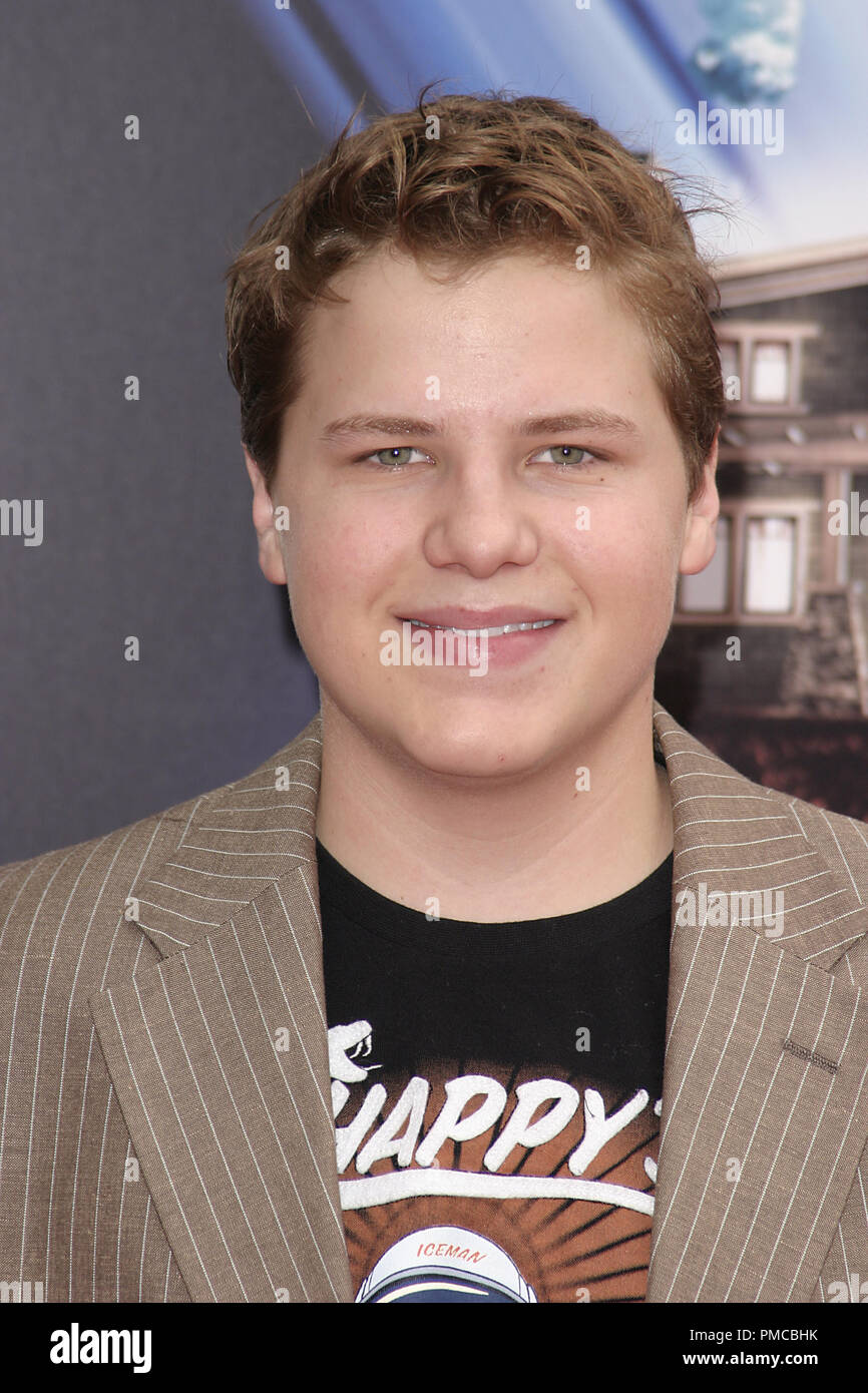 "Zathura" (Premiere) Kevin Schmidt 11-06-2005 / Mann Village Theatre ...