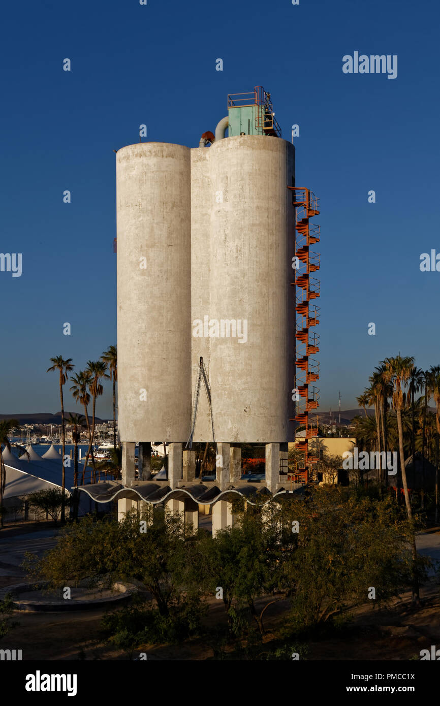 Small concrete structure vegetation hi-res stock photography and images ...