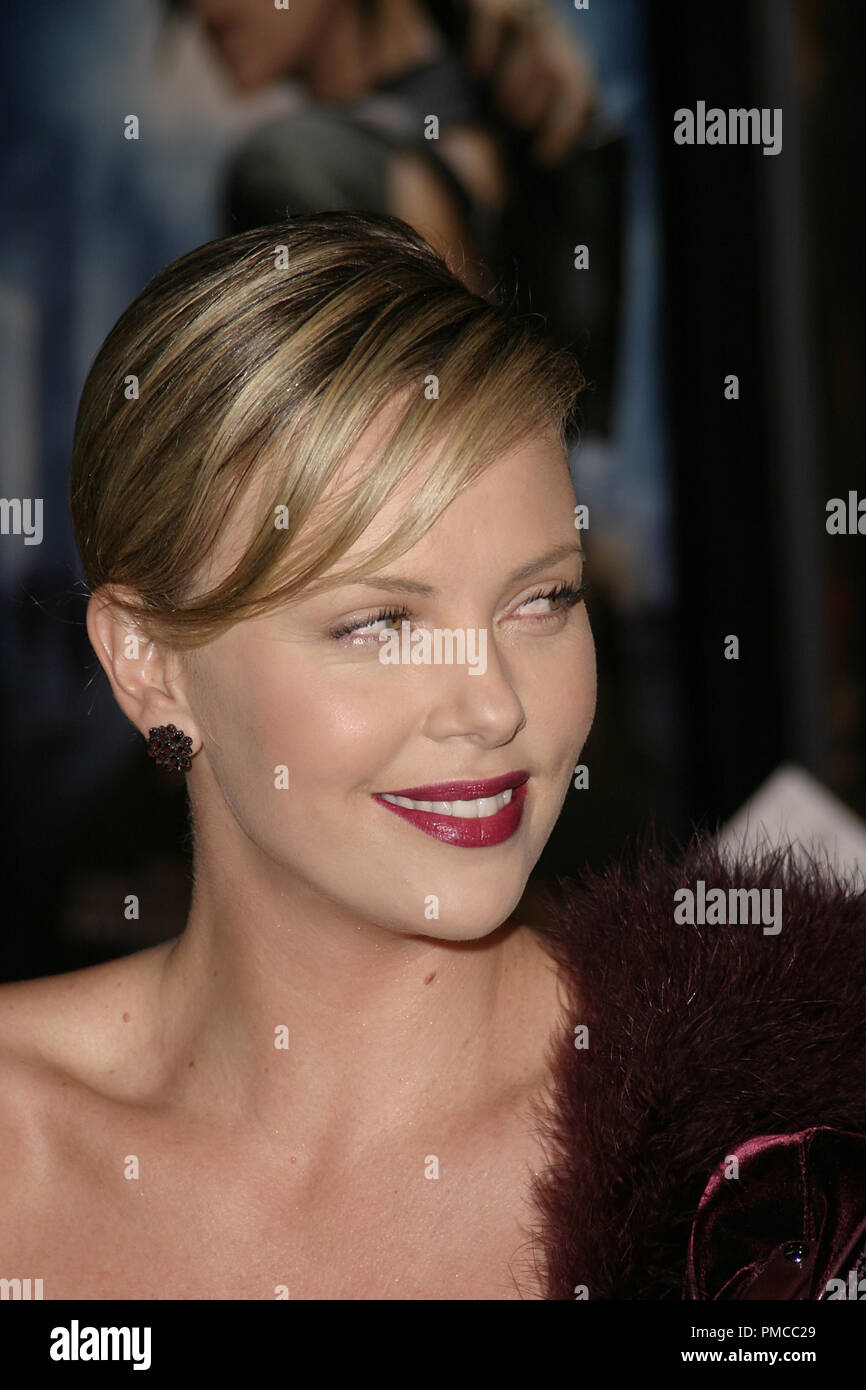 Aeon Flux (Premiere) Charlize Theron 12-01-2005 / Cinerama Dome ...