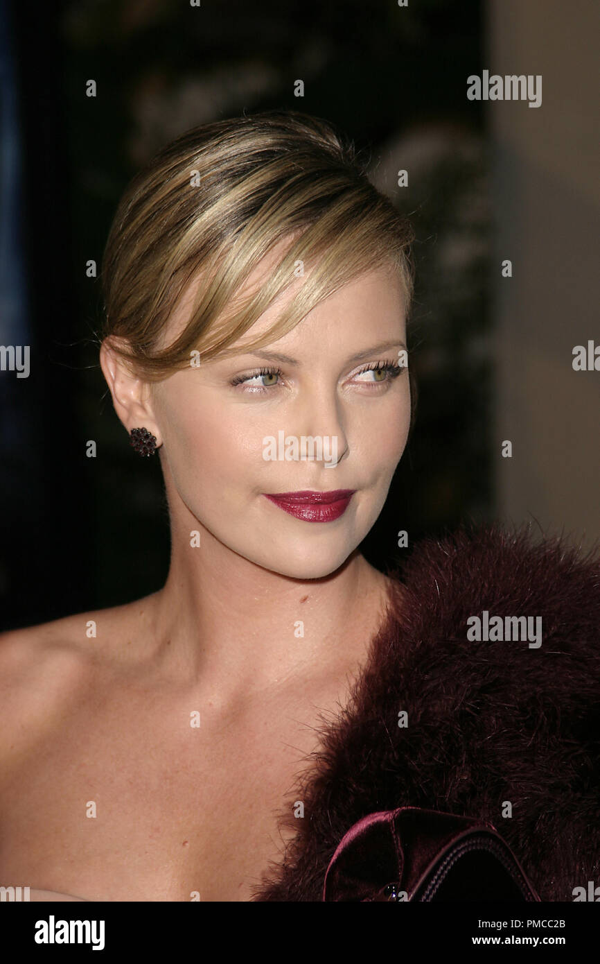 Aeon Flux (Premiere) Charlize Theron 12-01-2005 / Cinerama Dome ...