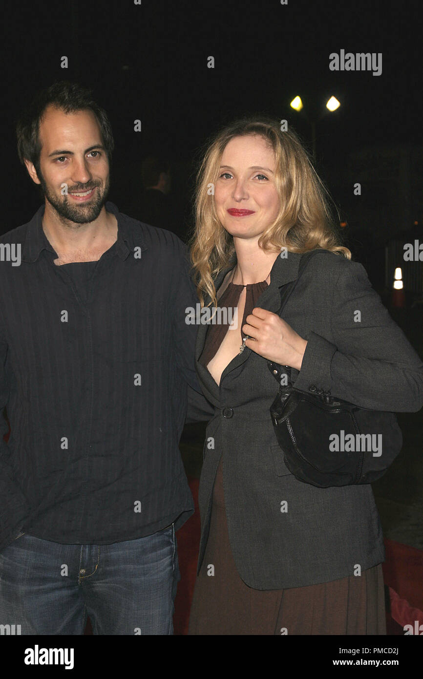 Babel (Premiere) Julie Delpy 11-5-2006 / Mann Village / Westwood, CA ...