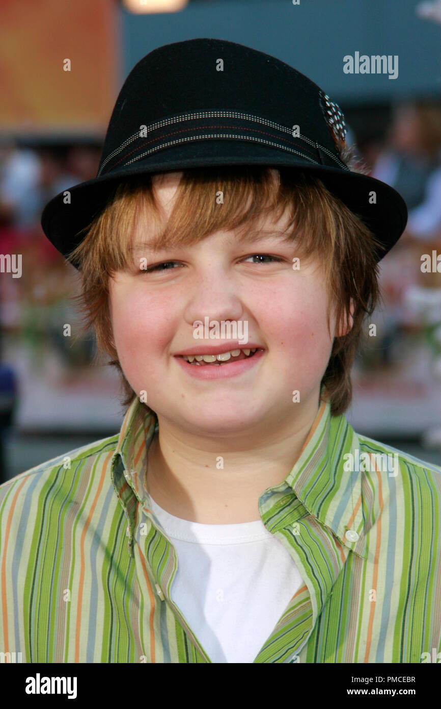 "Fred Claus" (Premiere) Angus T. Jones 11-3-2007 / Grauman's Chinese ...