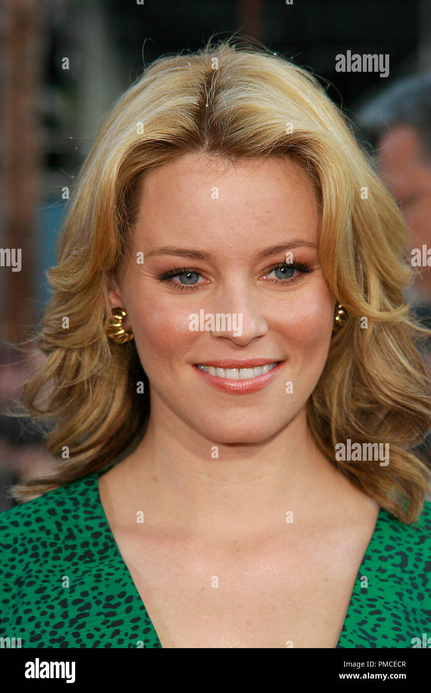 "Fred Claus" (Premiere) Elizabeth Banks 11-3-2007 / Grauman's Chinese ...