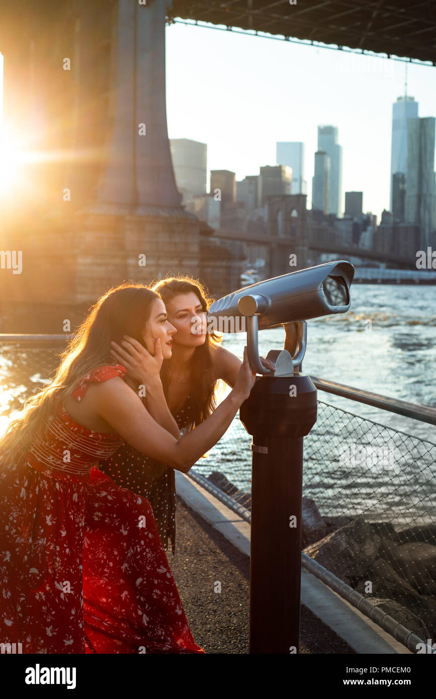 New york exploring hi-res stock photography and images - Alamy