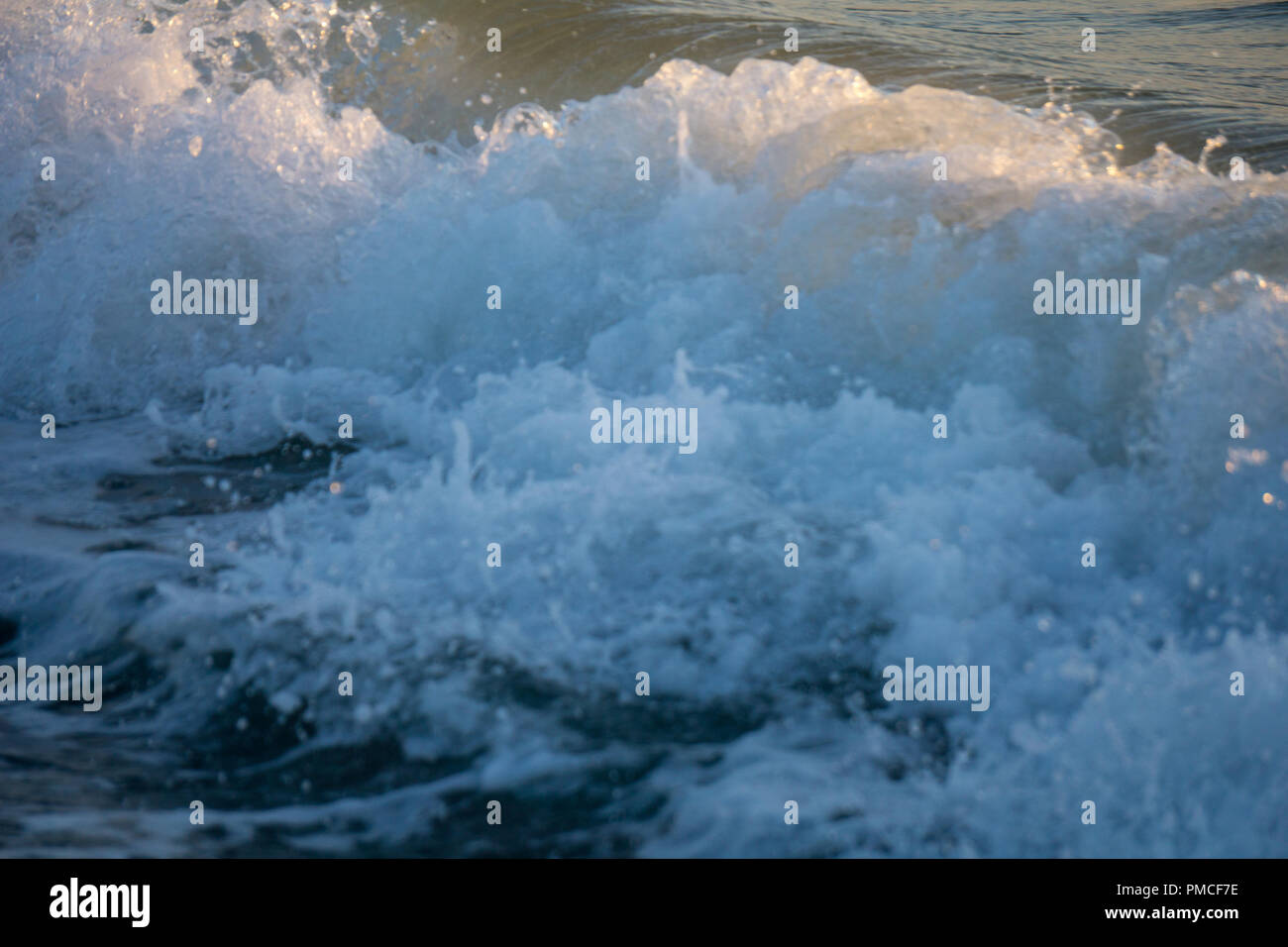 Small and peacefull waves hitting the shore Stock Photo - Alamy
