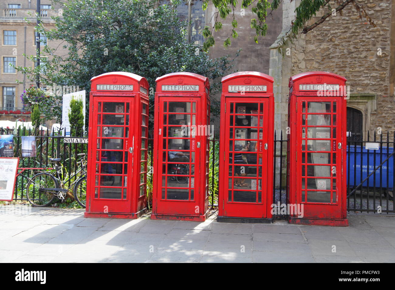 Red call box hi-res stock photography and images - Alamy