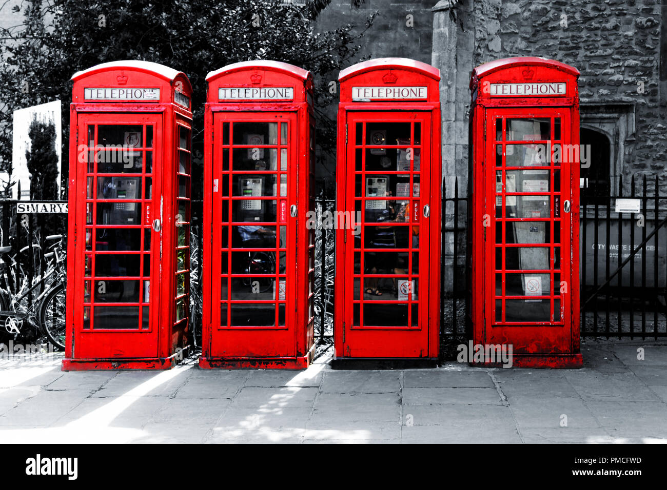 Red call box hi-res stock photography and images - Alamy