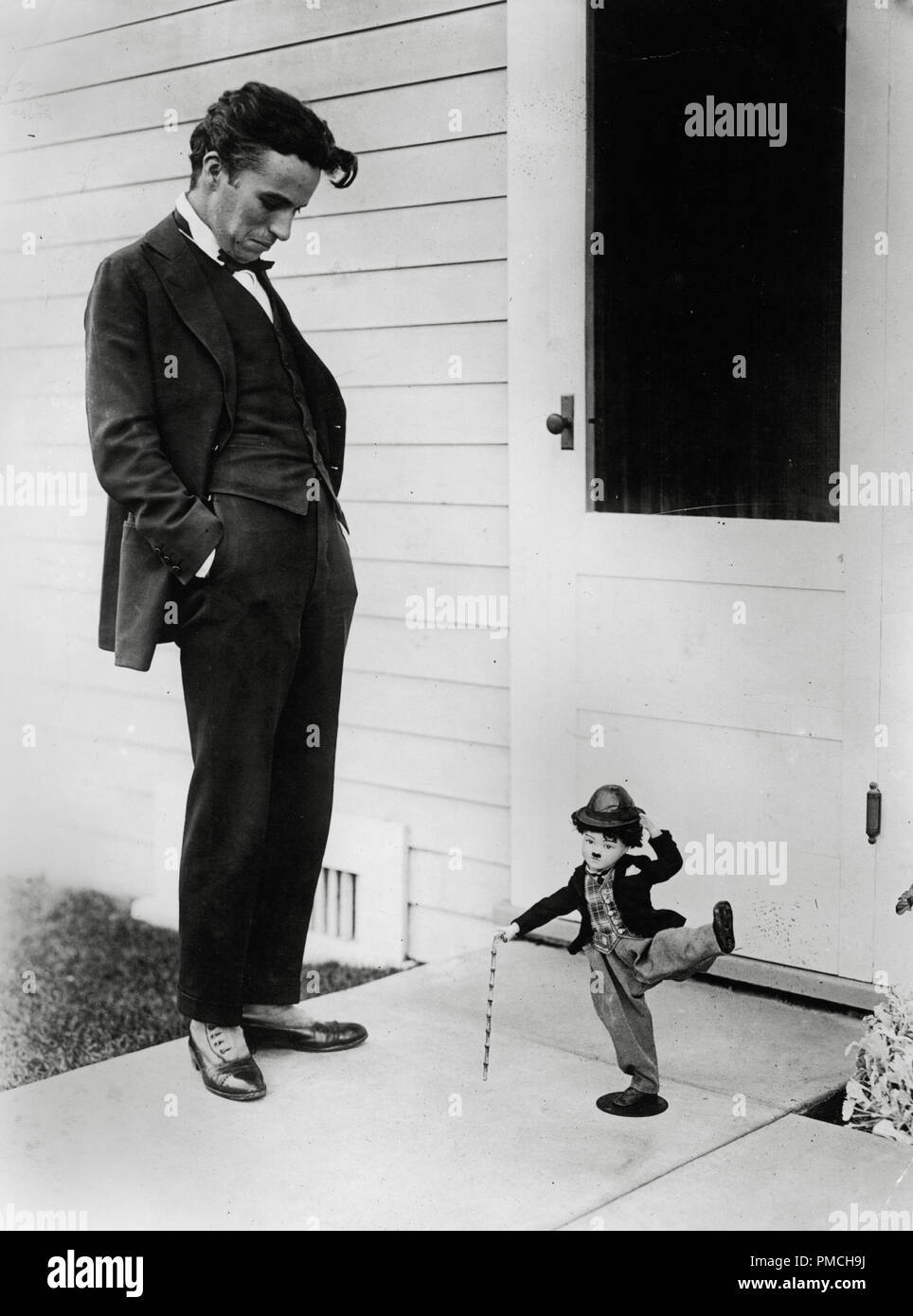 Chaplin himself hi-res stock photography and images - Alamy