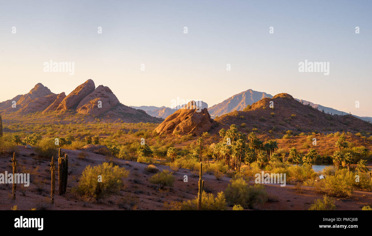 Camelback mountains hi-res stock photography and images - Alamy