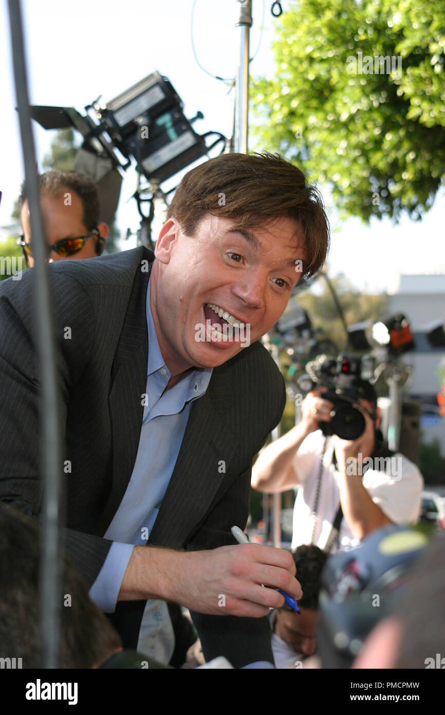 Mike myers and shrek hi-res stock photography and images - Alamy