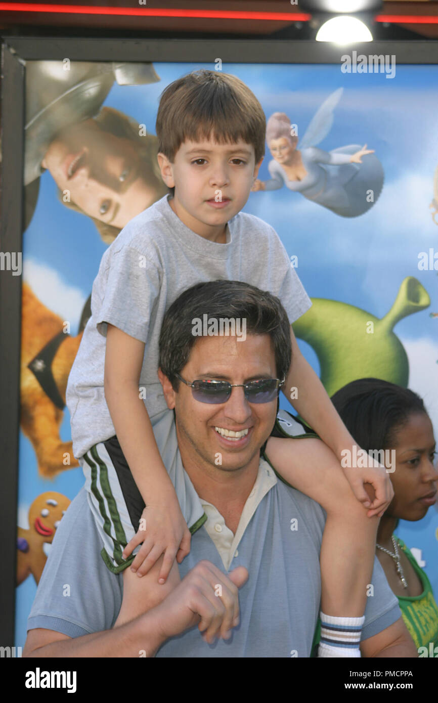 Shrek 2 Premiere 5/08/2004 Ray Romano and son Photo by Joseph Martinez ...