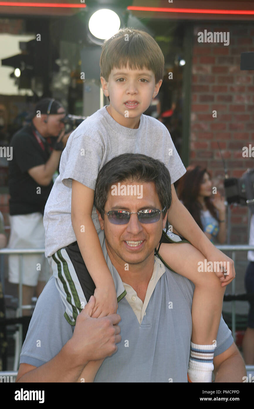 "Shrek 2" Premiere 5/08/2004 Ray Romano and son Photo by Joseph ...