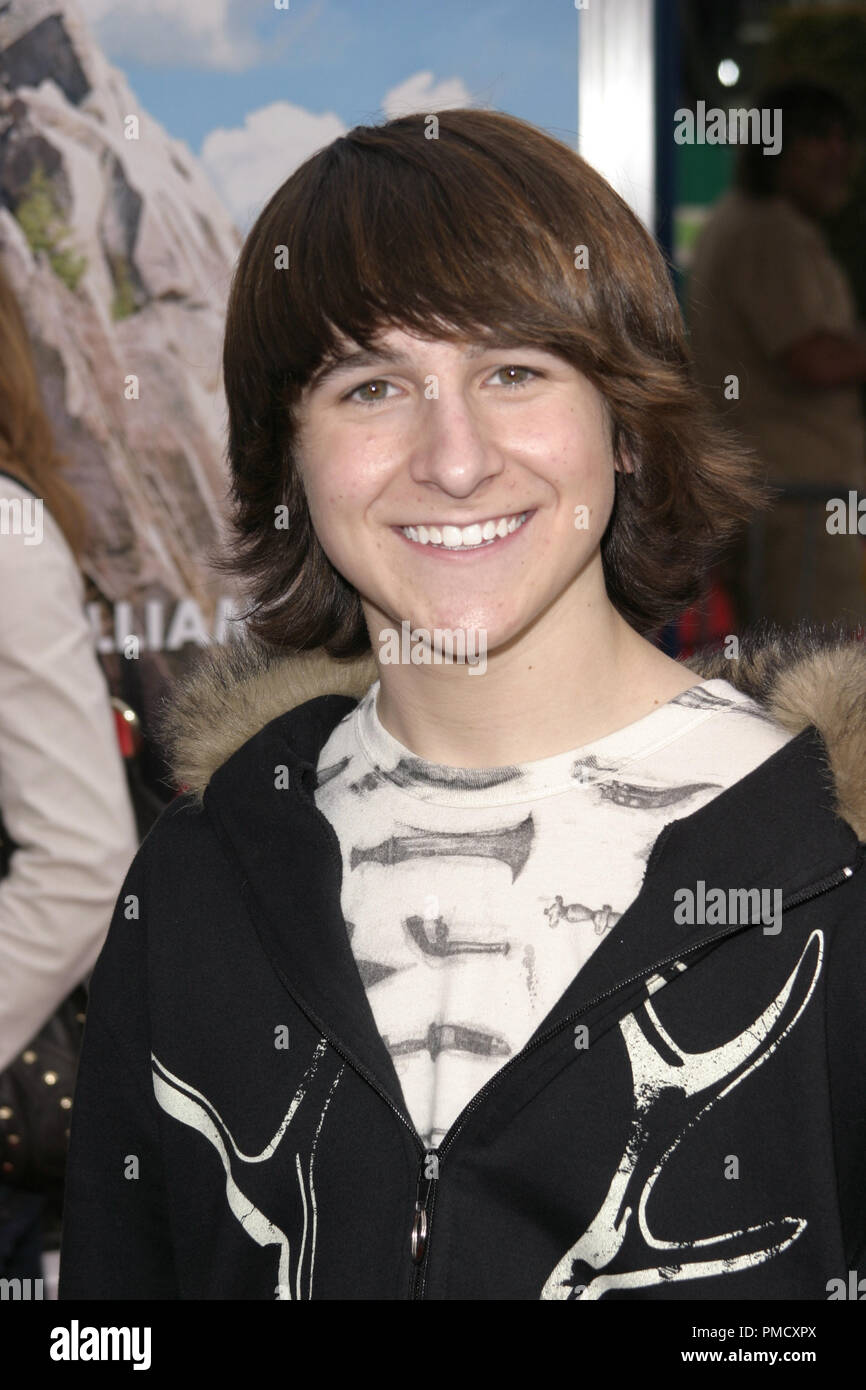 "R.V." (Premiere) Mitchell Musso 04-23-2006 / Mann Village Theatre ...