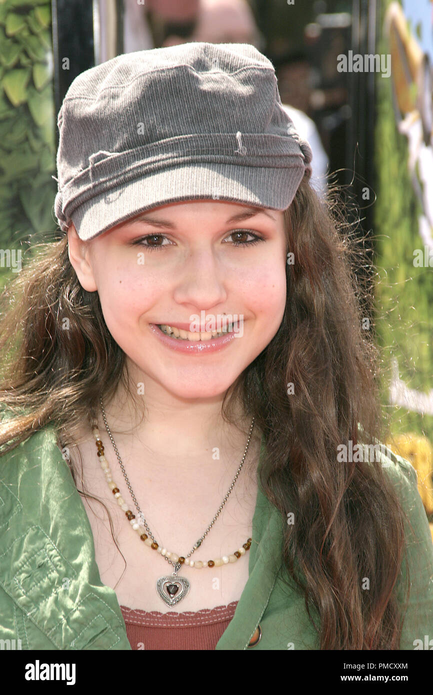 "Over The Hedge" (Premiere) Erin Sanders 04-30-2006 / Mann Village ...