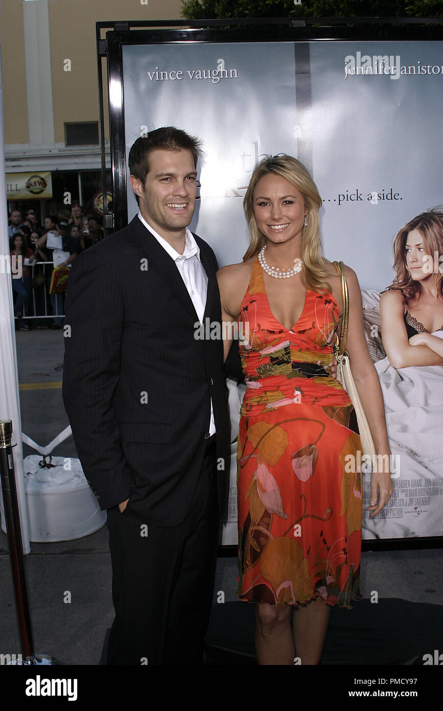 Geoff Stults Wife