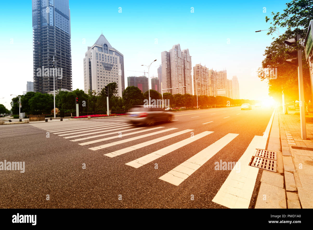 Trails building blur hi-res stock photography and images - Alamy