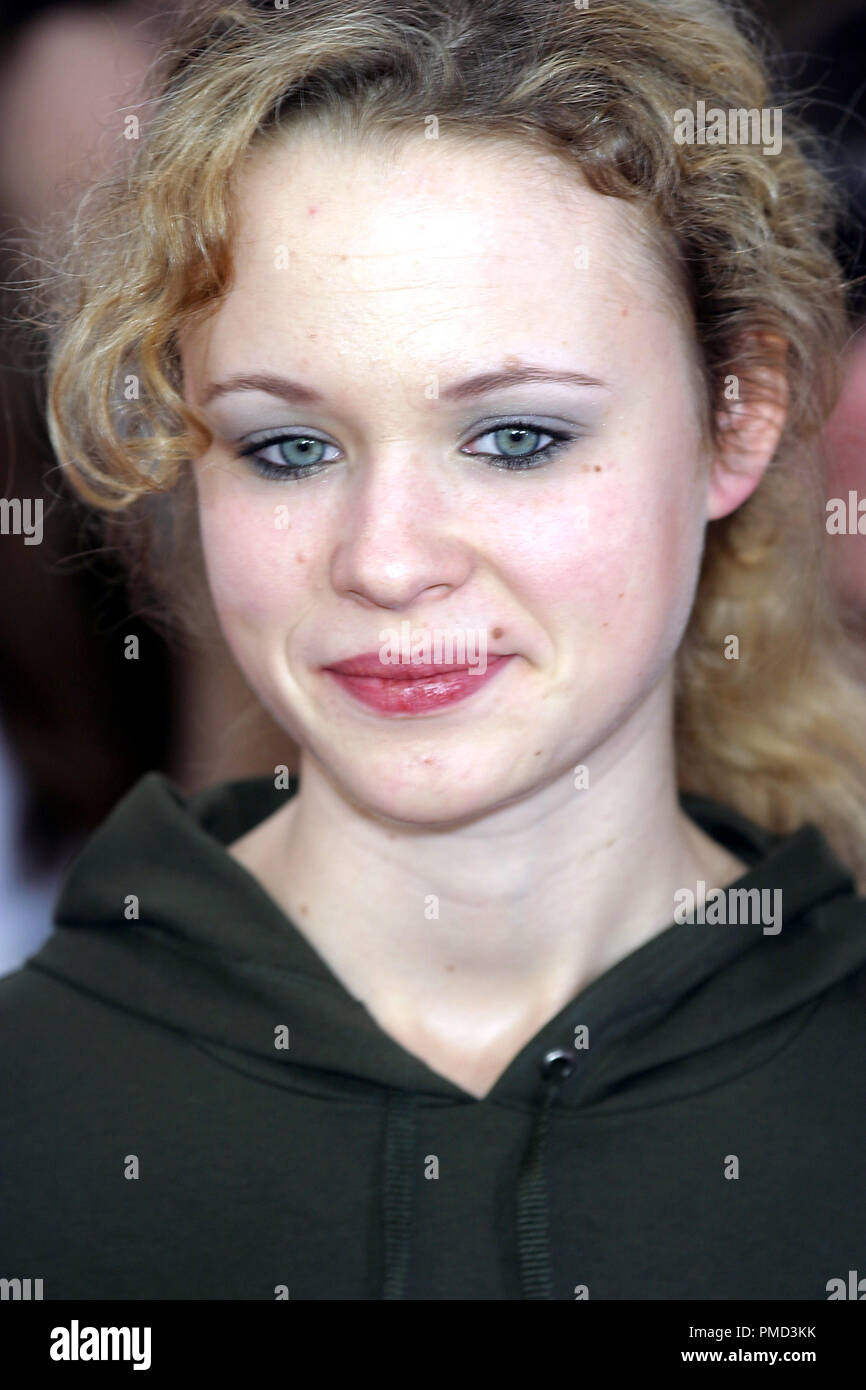 "Dr. Seuss's: The Cat in the Hat" Premiere 11-8-2003 Thora Birch Photo ...
