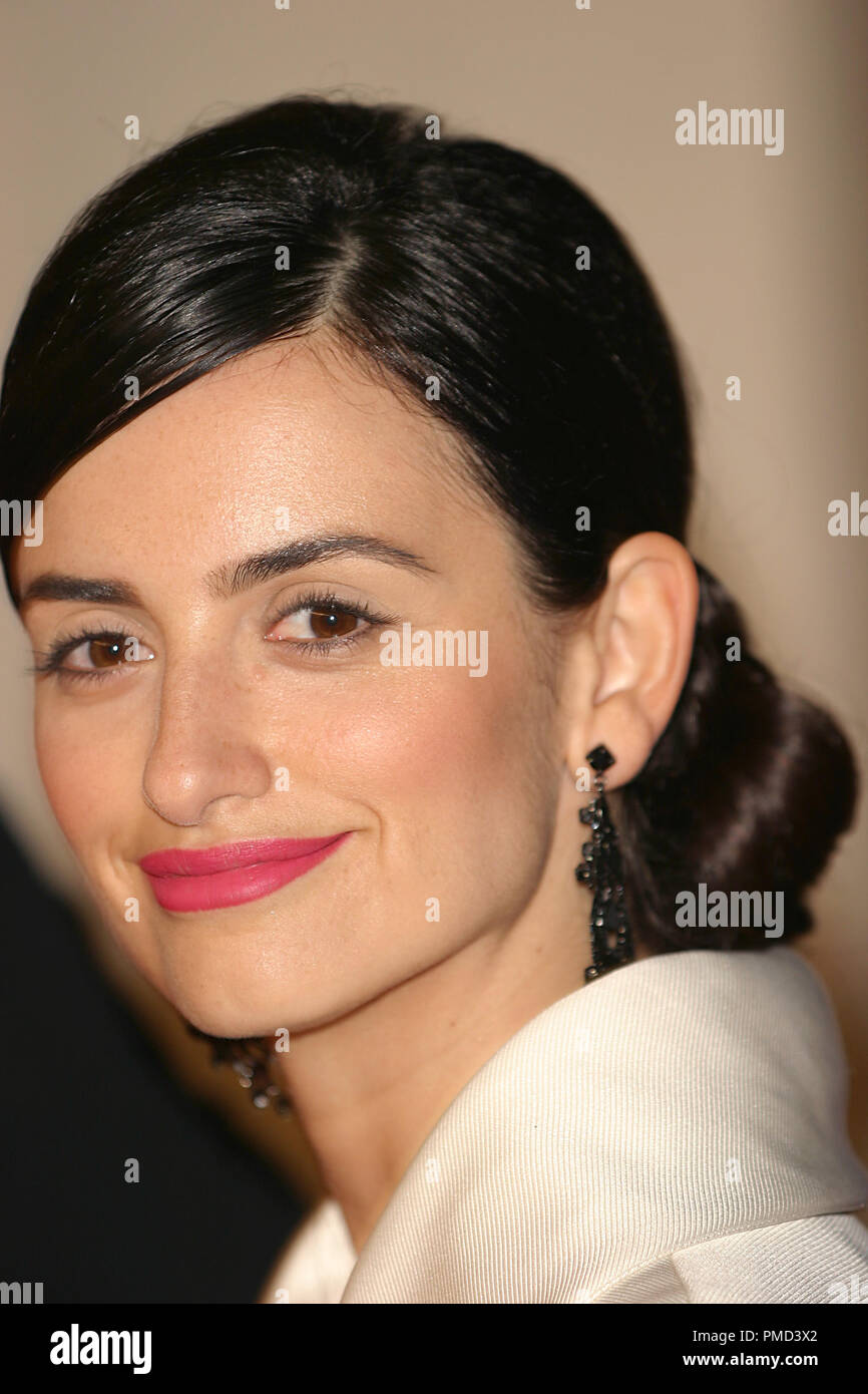 "Gothika" Premiere 11-13-2003 Penelope Cruz Photo by Joseph Martinez / PictureLux File Reference ...