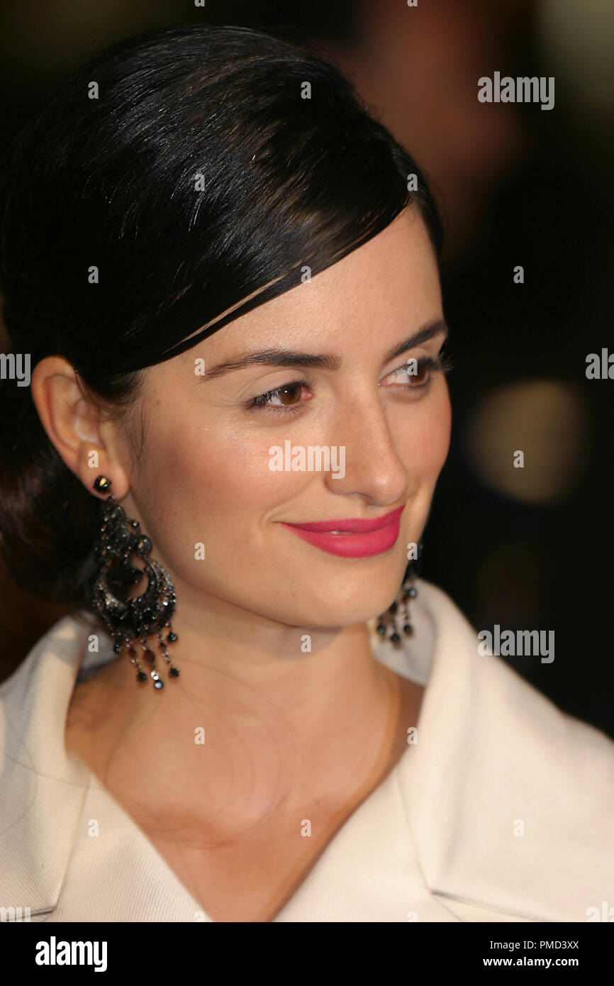 "Gothika" Premiere 11-13-2003 Penelope Cruz Photo by Joseph Martinez ...