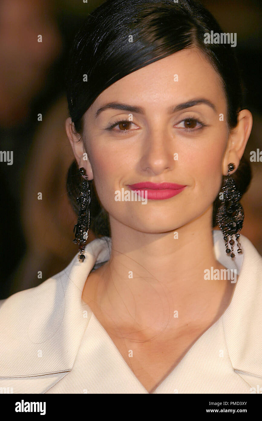 "Gothika" Premiere 11-13-2003 Penelope Cruz Photo by Joseph Martinez ...