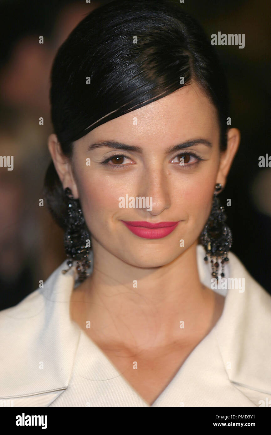 "Gothika" Premiere 11-13-2003 Penelope Cruz Photo by Joseph Martinez / PictureLux File Reference ...