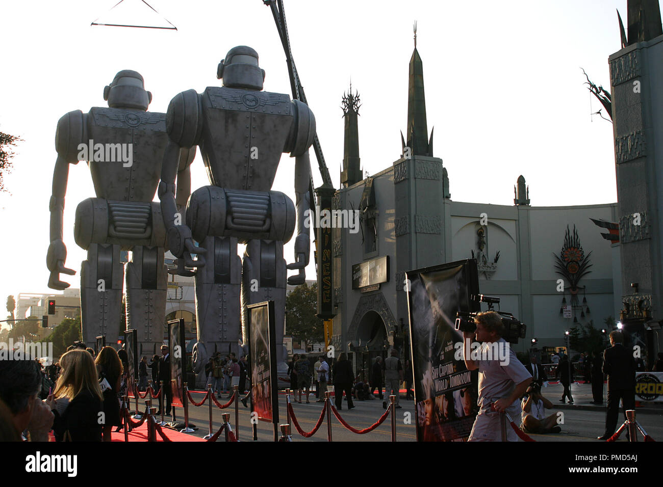 "Sky Captain and the World of Tomorrow" Premiere 9-14-2004 Atmosphere ...