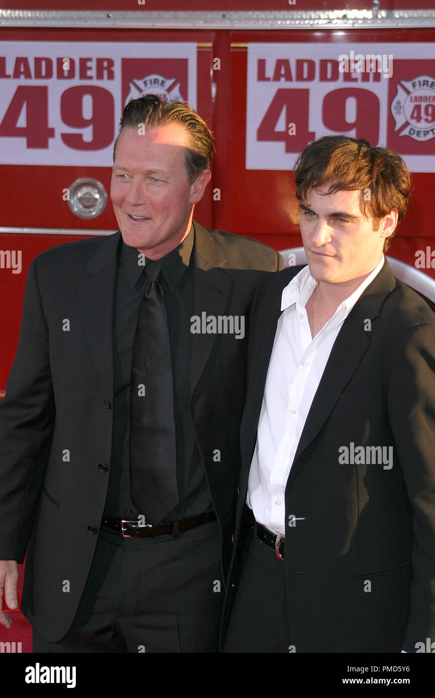 "Ladder 49" Premiere 9-20-2004 Robert Patrick, Joaquin Phoenix Photo by ...