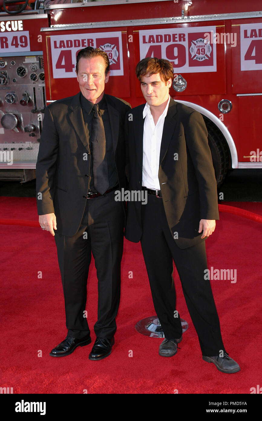 "Ladder 49" Premiere 9-20-2004 Robert Patrick, Joaquin Phoenix Photo by ...