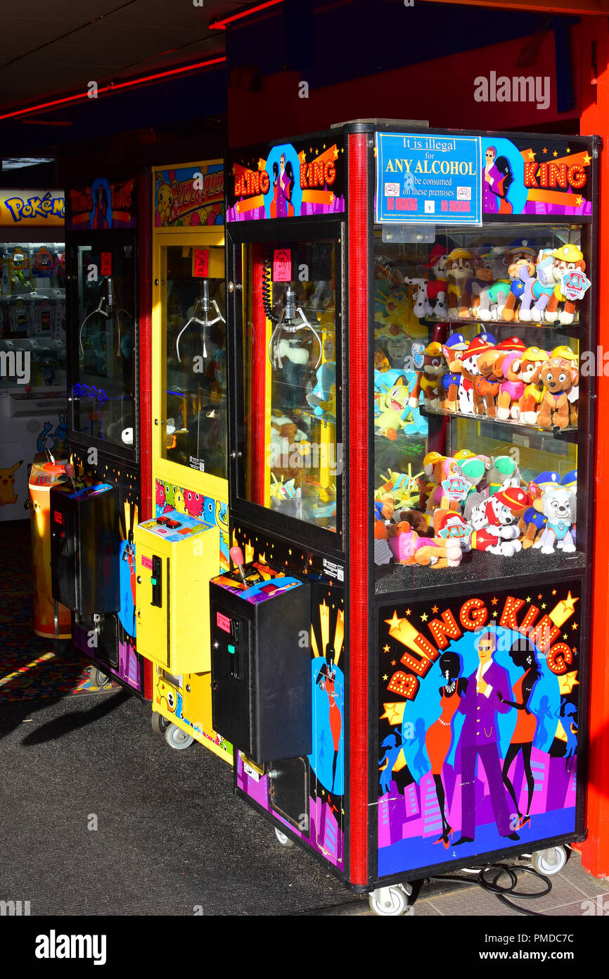 Grab machine hi-res stock photography and images - Alamy