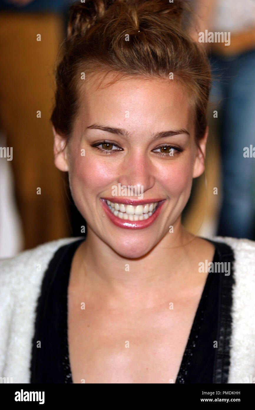 "Cheaper By The Dozen" Premiere 12/14/2003 Piper Perabo Photo By Joseph ...