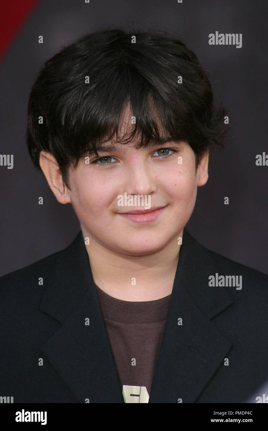 Black moppy hair hi-res stock photography and images - Alamy