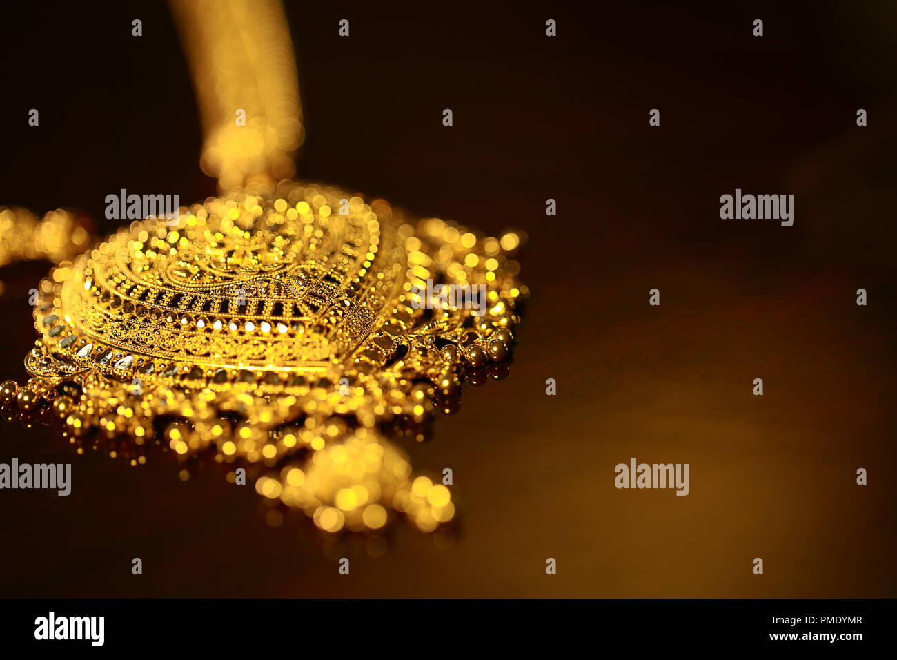 Gold jewellery india hi-res stock photography and images - Alamy
