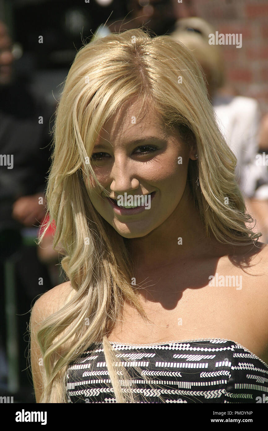 "Shrek The Third" (Premiere) Ashley Tisdale 5-6-2007 / Mann's Village ...