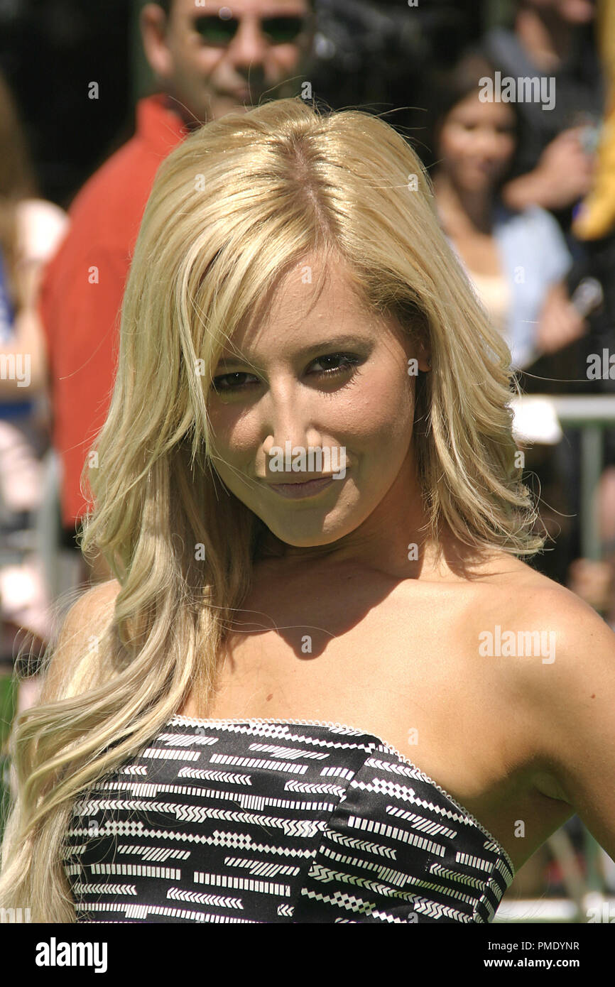 "Shrek The Third" (Premiere) Ashley Tisdale 5-6-2007 / Mann's Village ...