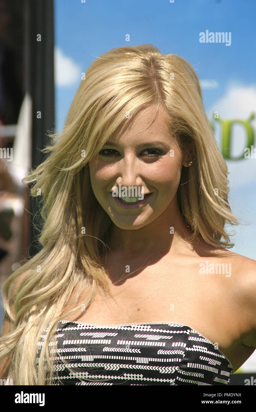 "Shrek The Third" (Premiere) Ashley Tisdale 5-6-2007 / Mann's Village ...
