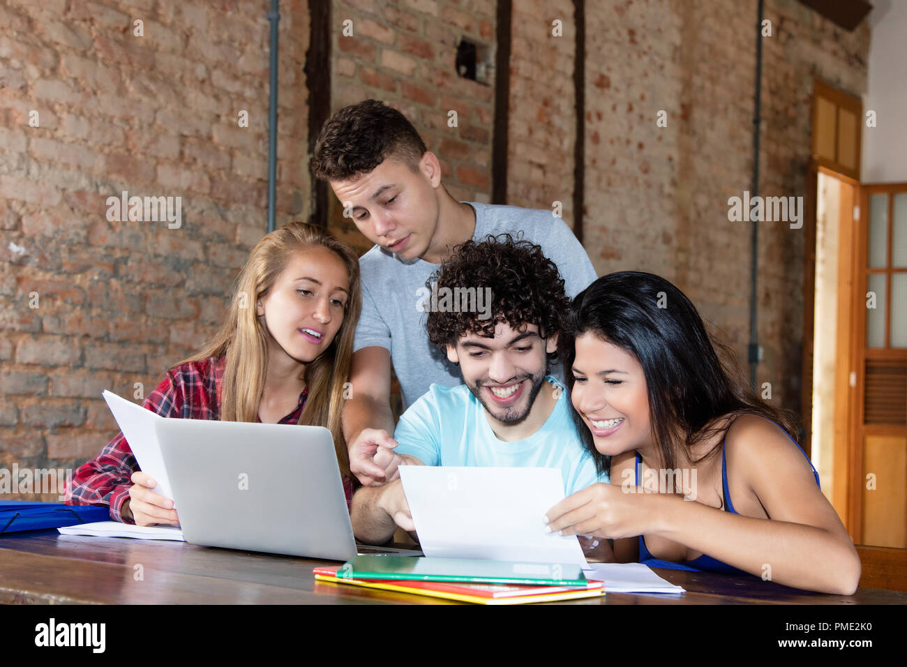 Learning at work group hi-res stock photography and images - Alamy