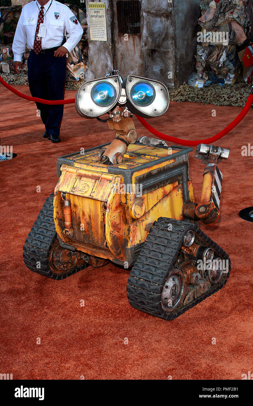 "Wall-E" Premiere Wall E Robot 6-21-2008 / Greek Theatre / Los Angeles ...