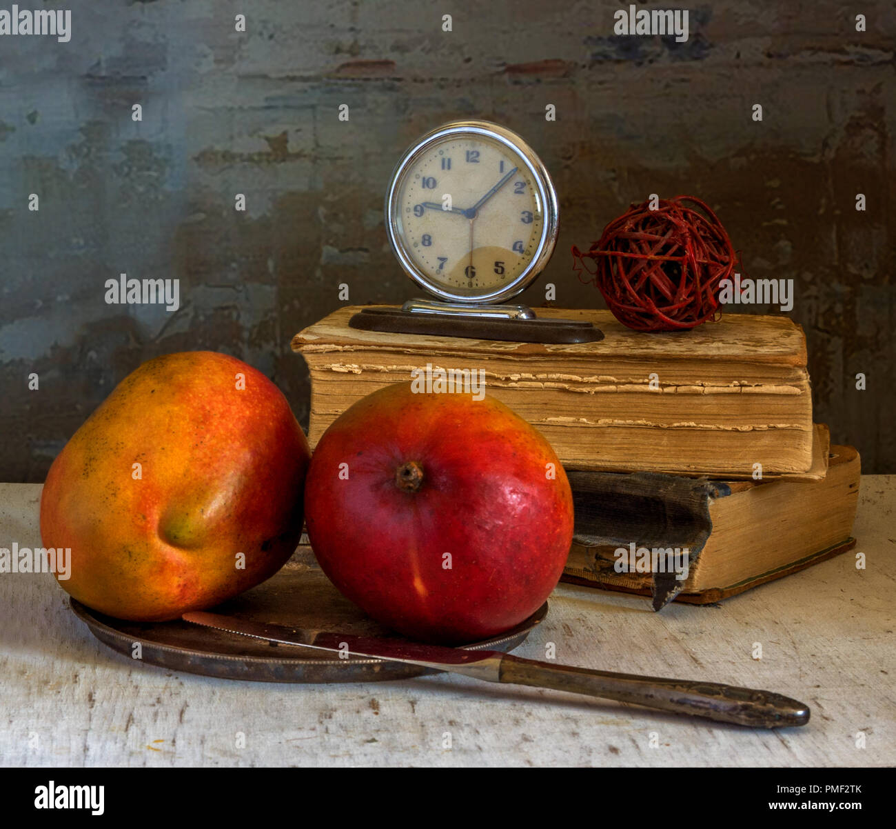 Green mango still life hi-res stock photography and images - Alamy