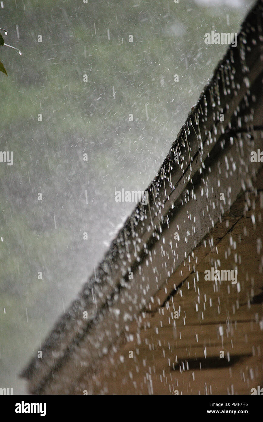 Rain coming off the side of the roof of house Stock Photo - Alamy