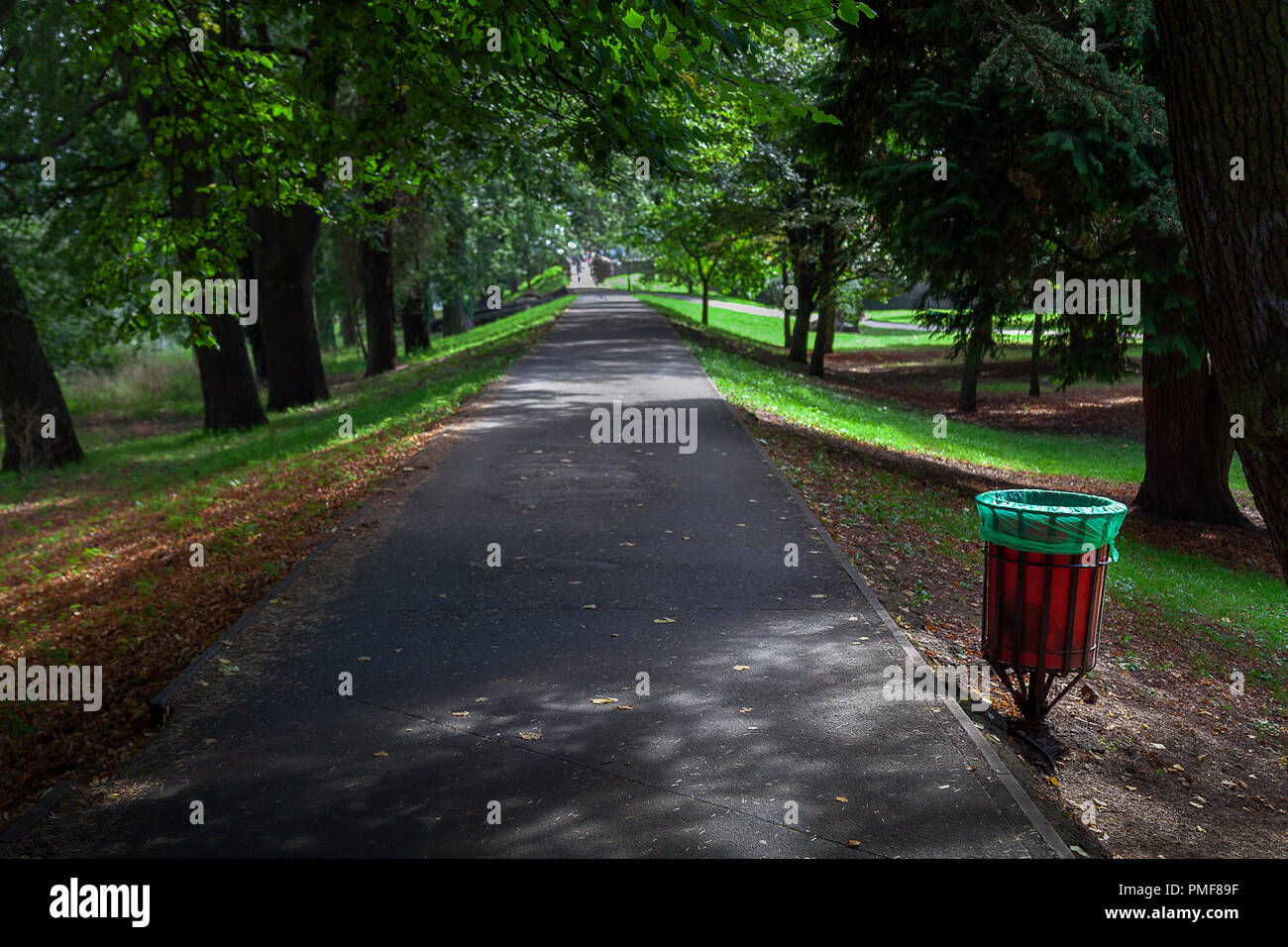 Litter park hi-res stock photography and images - Alamy