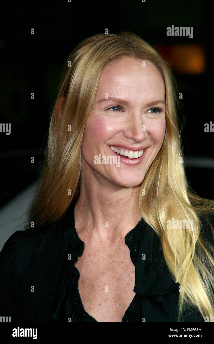 "The Wrestler" Premiere Kelly Lynch 11-6-2008 / Grauman's Chinese ...