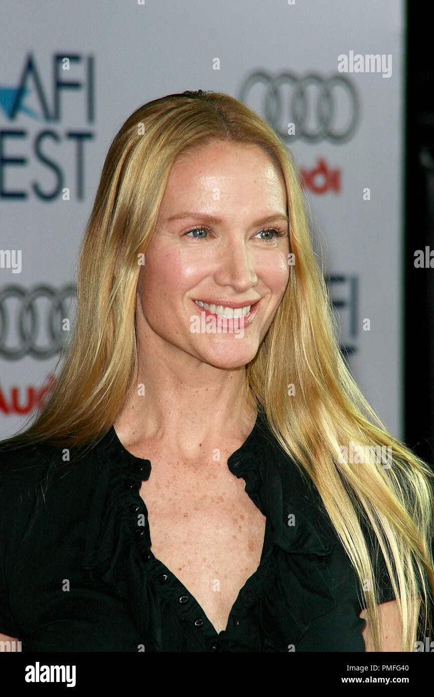 "The Wrestler" Premiere Kelly Lynch 11-6-2008 / Grauman's Chinese ...