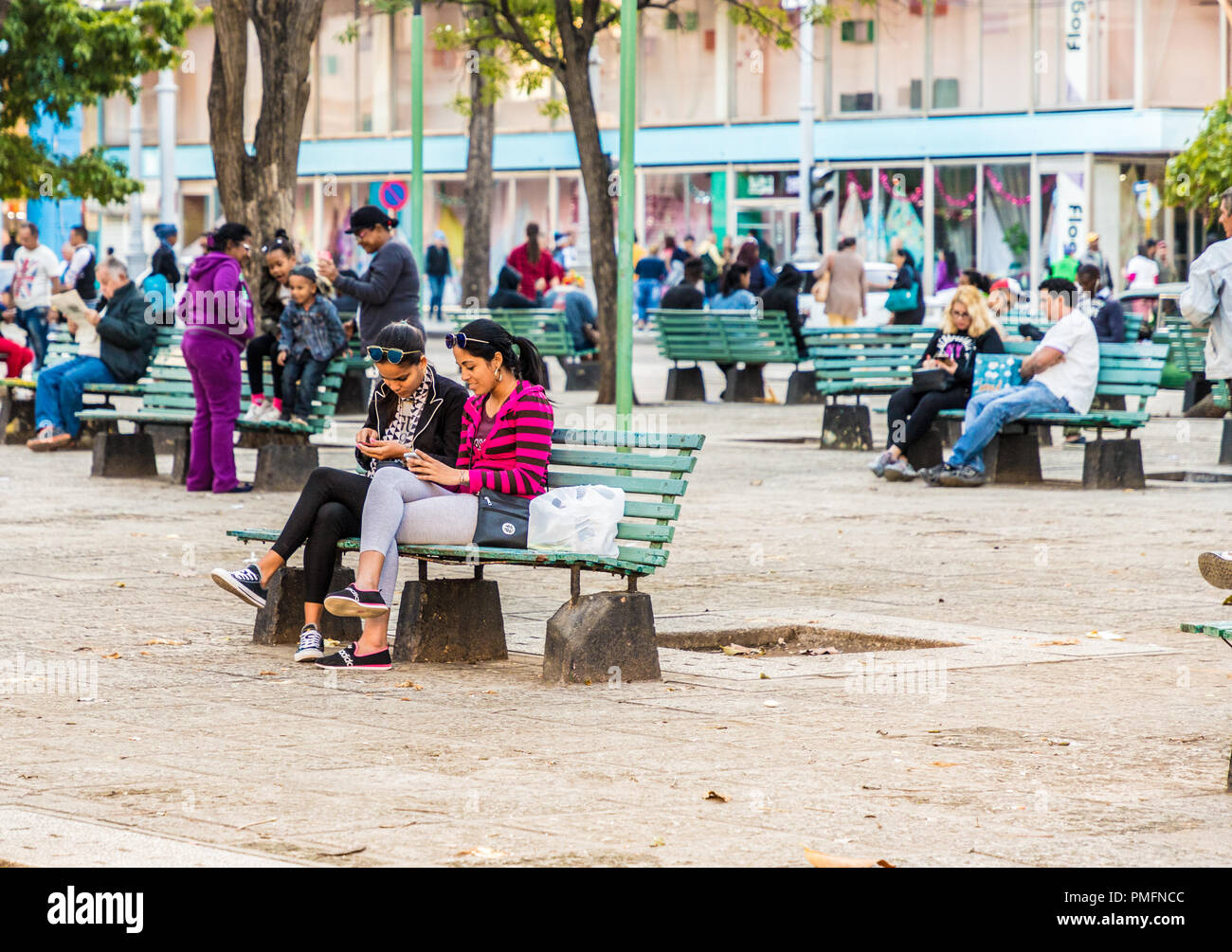 Havana cuba cuban people using hi-res stock photography and images - Alamy