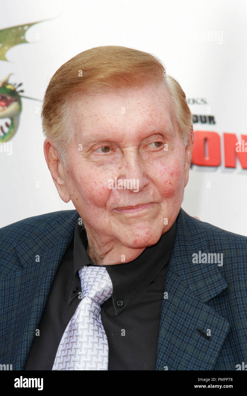 Sumner redstone red carpet event hi-res stock photography and images ...