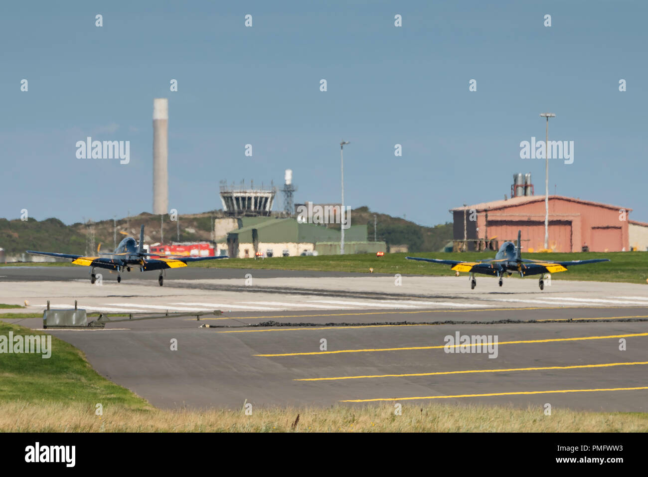 Uk flying departing arrivals landing tucano turbo prorp hi-res stock ...