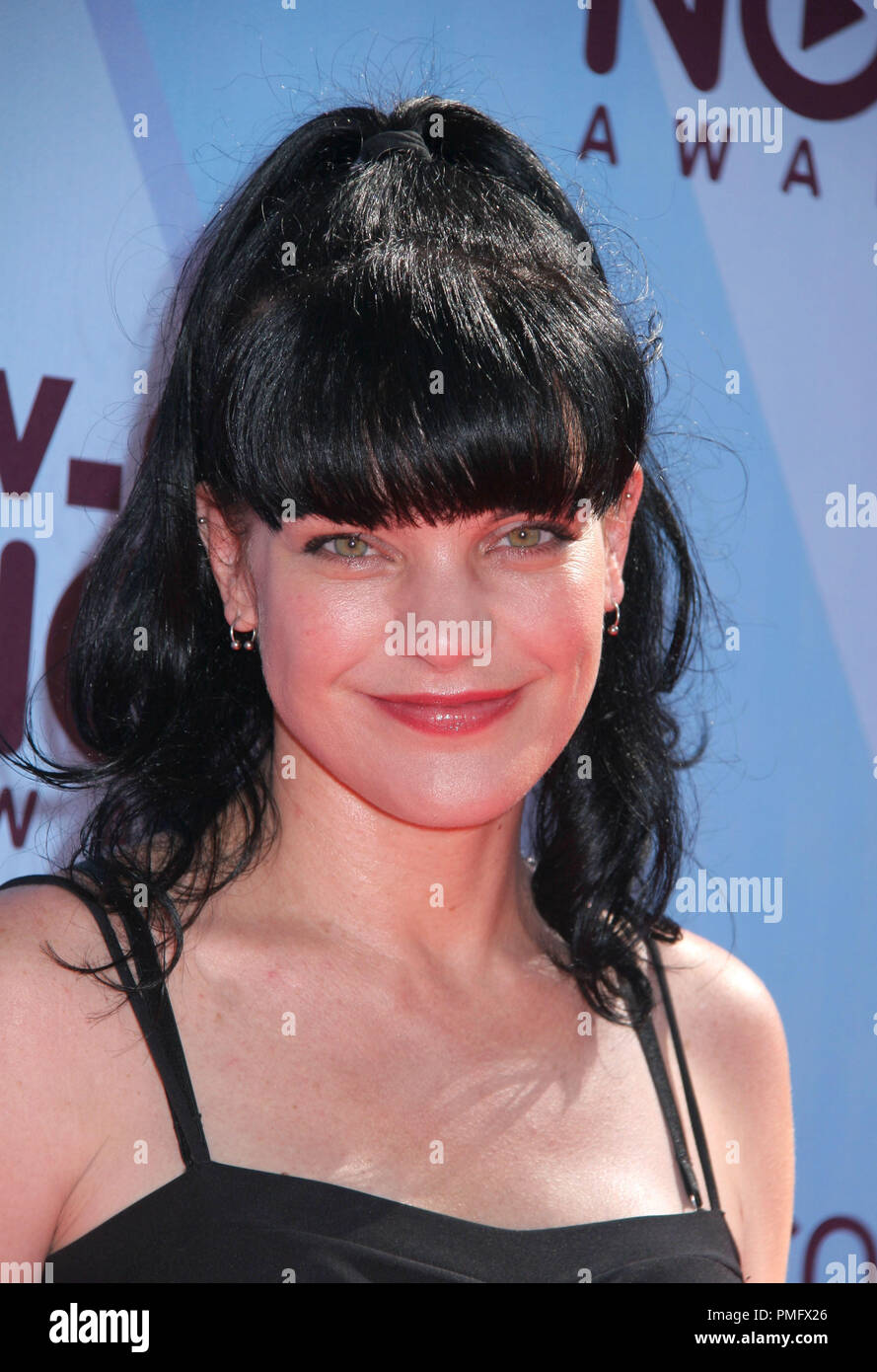 Pauley perrette red carpet event hi-res stock photography and images ...