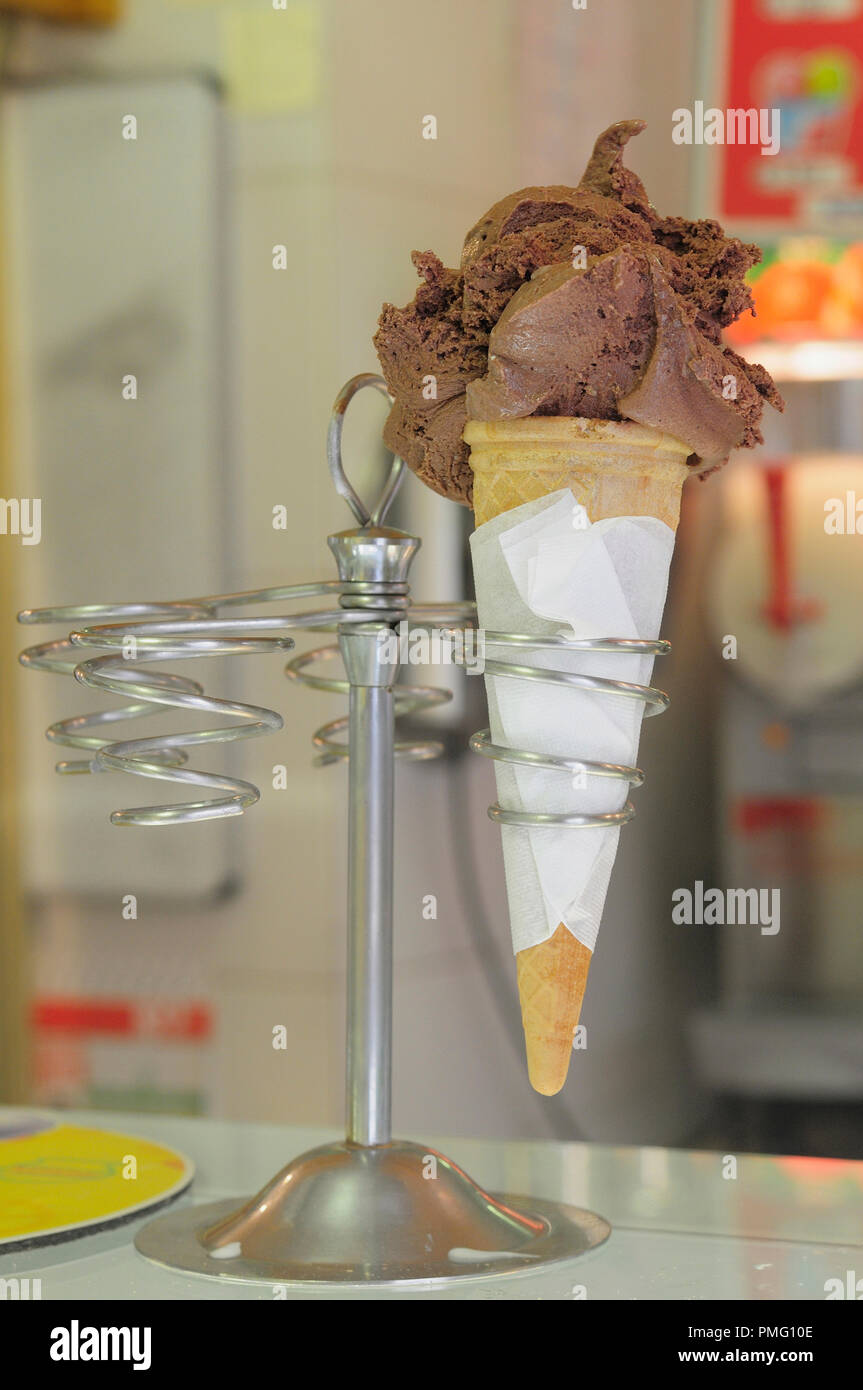 Italy, Veneto, Venice, gelato, chocolate ice cream, Boutique del Gelato ...