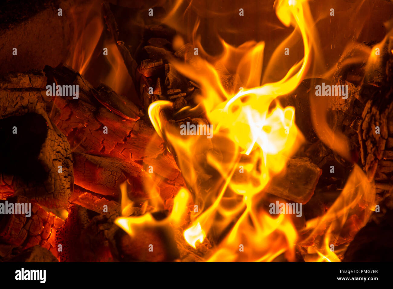 Flames in the fireplace hi-res stock photography and images - Alamy